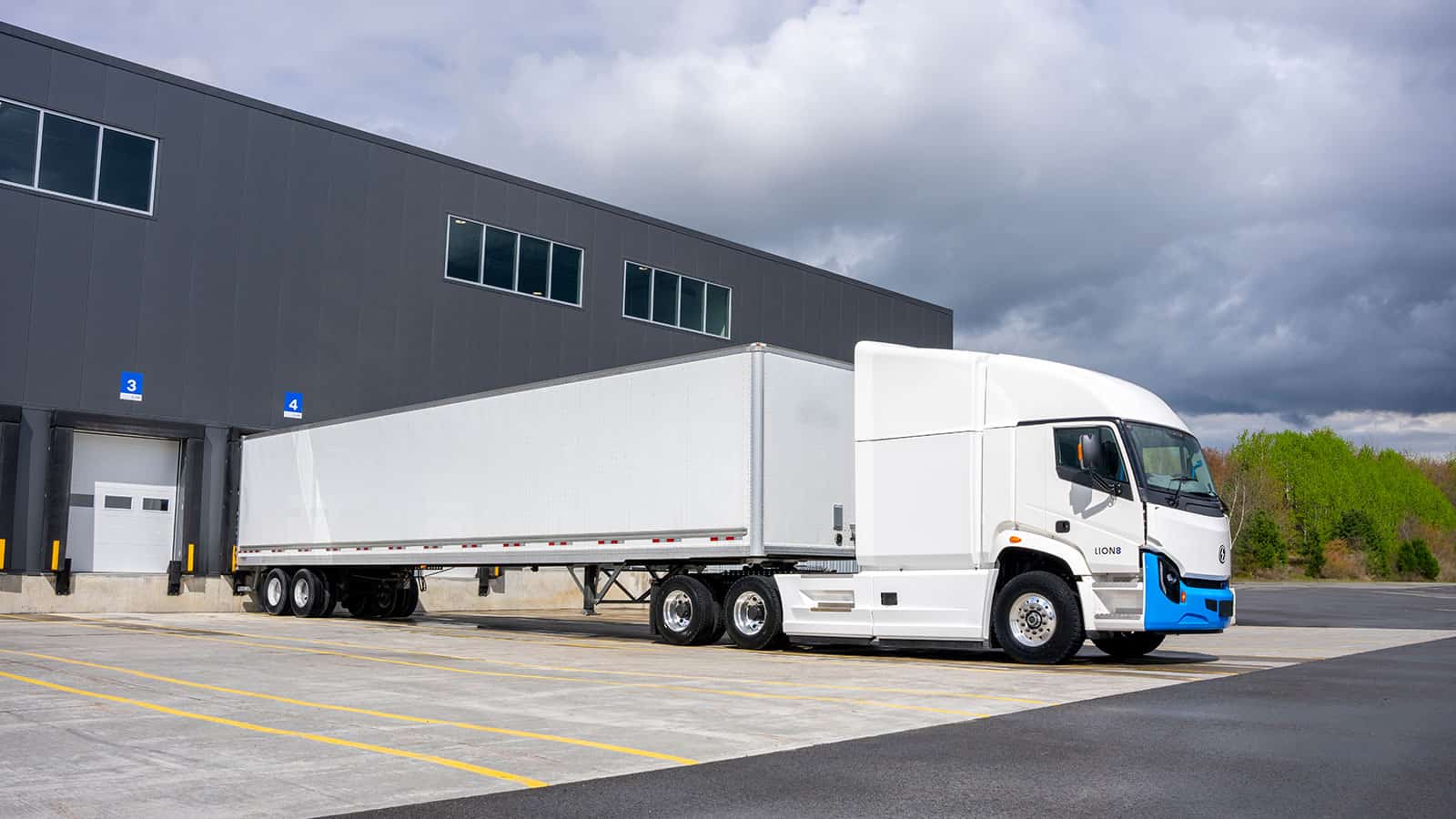 Lion Electric Unveils Impressive Lion8 All-Electric Class 8 Commercial ...