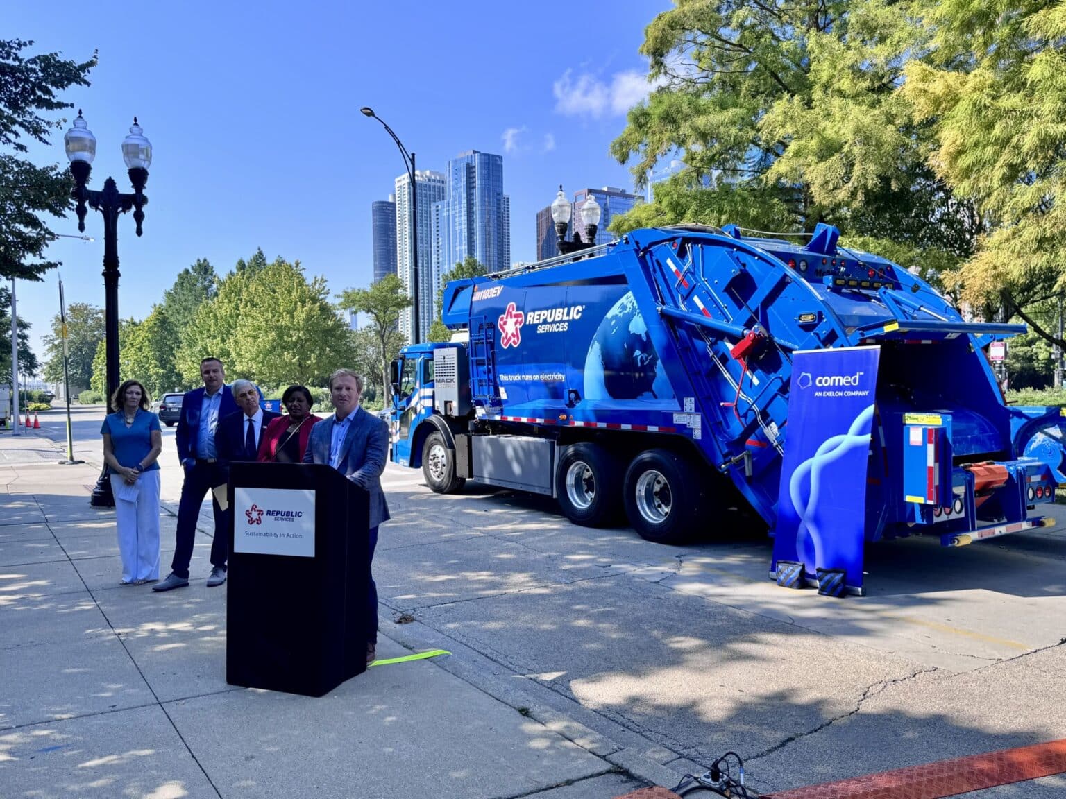 Republic Announces Mack LR Electric Garbage Trucks in Chicago - EVinfo.net